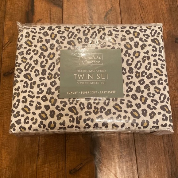 Macy's | Bedding | Signature Collection Leopard Print Sheet Set | Poshmark
